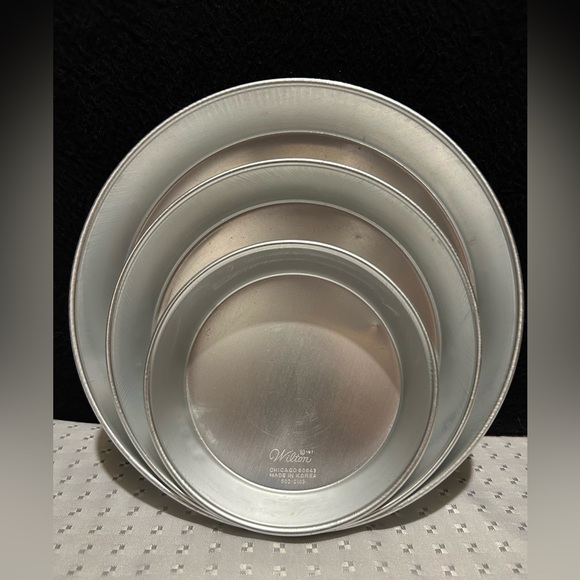 Wilton | Kitchen | Vintage Set Of Wilton 3 Piece Minitiered Cake Pan ...